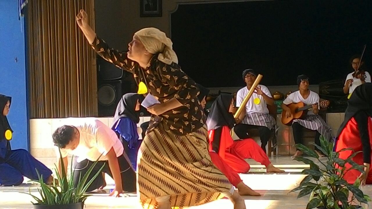 Pengenalan Dasar - Dasar Karya Seni Sastra